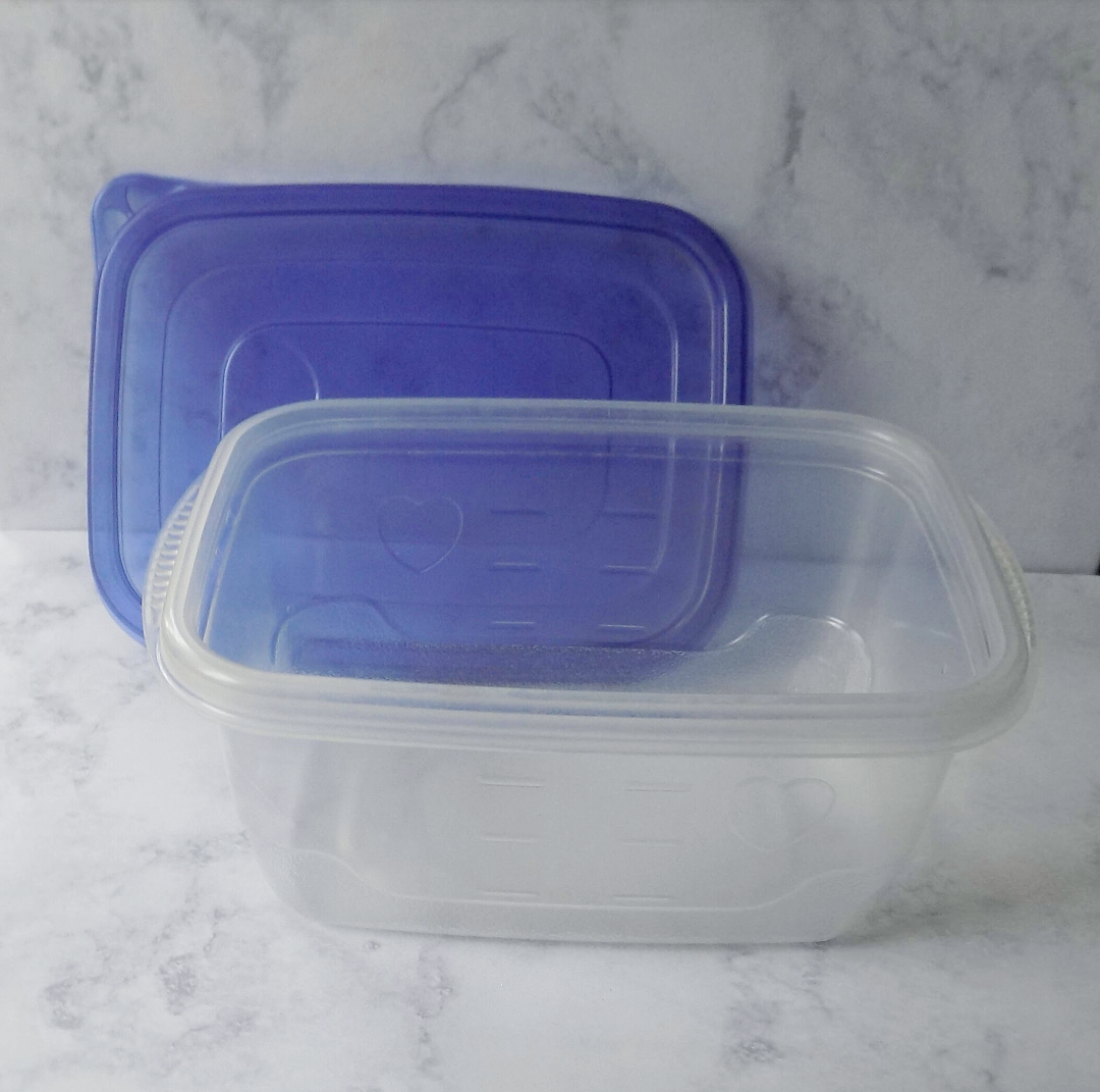 Plastic vs. Glass Containers | The Lil Things Blog